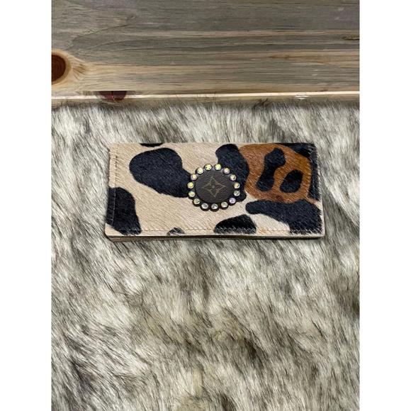 Keep It Gypsy | Bags | New Keep It Gypsy Big Spot Wallet In Beige ...